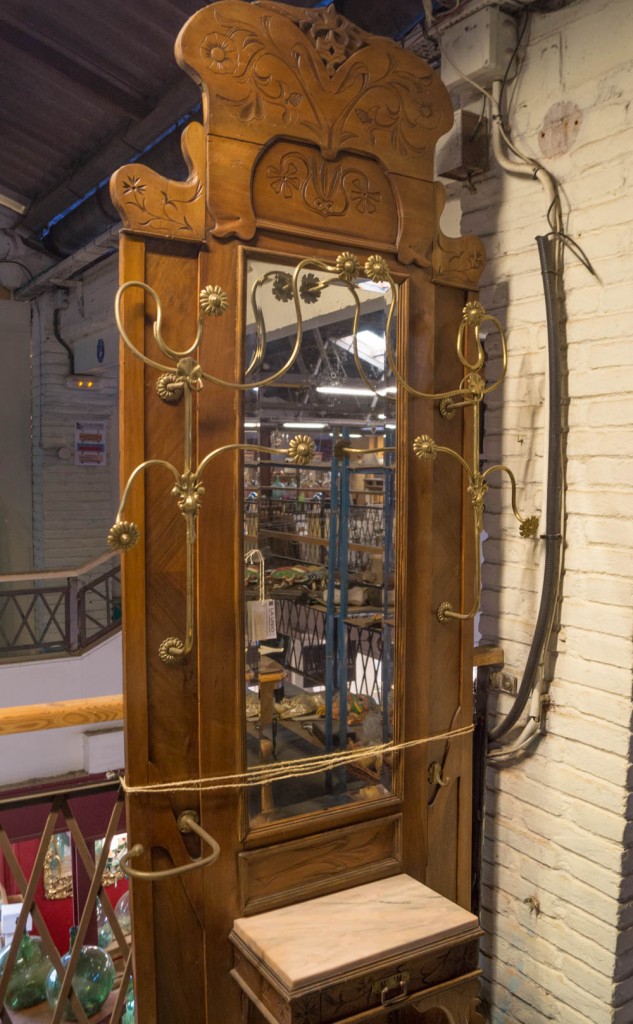 Mercantic: Best Vintage Market in Barcelona - ¡Colour Your Casa!